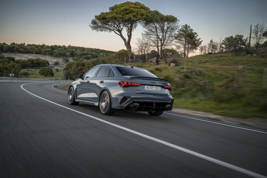 Τα νέα υπερόπλα της Audi RS3 Sportback και SportSedan (pics-τιμές) | SDNA
