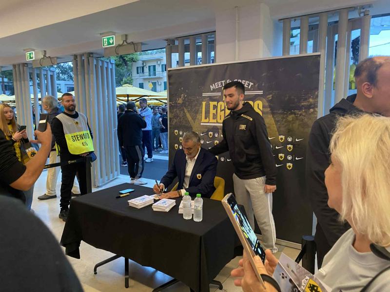«Meet and Greet the Legends»: Χαμός στη Νέα Φιλαδέλφεια για τον Ηλία Ατματσίδη (pics) | SDNA