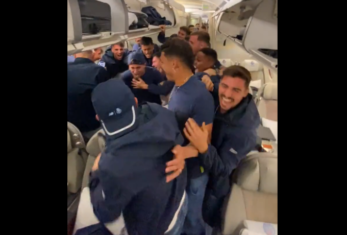 Χαμός στο αεροπλάνο της Πόρτο για την πρόκριση στους «16» του Champions League (vid) | SDNA