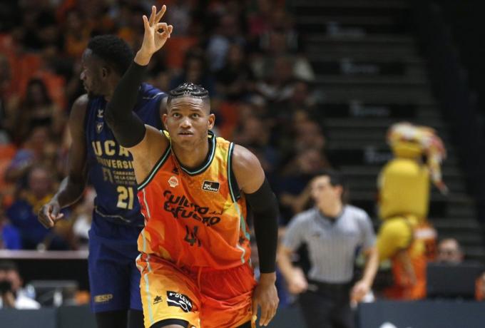 Κοιτάζει τον Ριβέρο η Μπασκόνια | SDNA