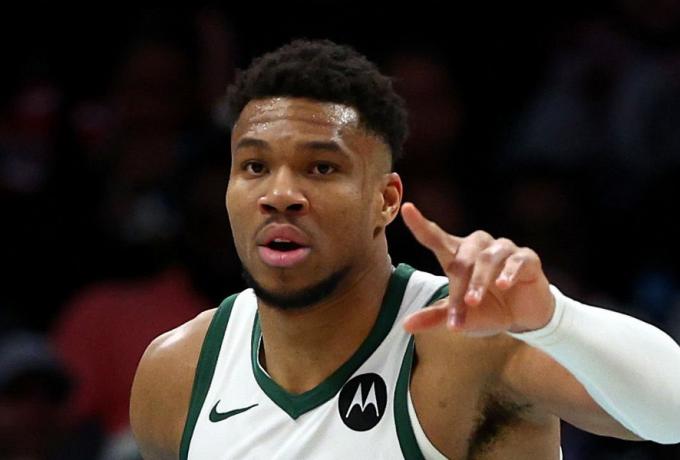 Περίπατος των Μπακς στη Σάρλοτ με double double του Αντετοκούνμπο | SDNA
