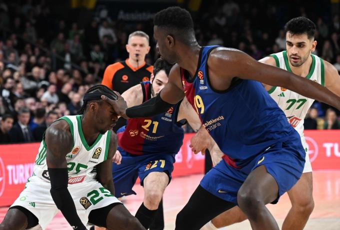 Απίστευτες εικόνες: Δείτε πώς έπαιζε άμυνα η Μπαρτσελόνα τον Ναν | SDNA