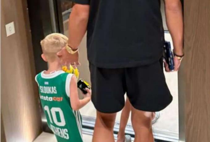 Με φανέλα Σλούκα ο γιος του Βλαχοδήμου (pic) | SDNA