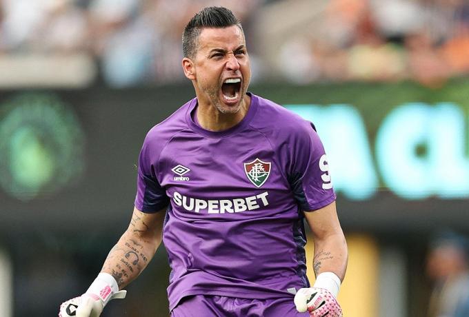 Κρατήστε το όνομά του: Ο θρύλος που «ξεπέρασε» τον Μπουφόν στα 45 του παίζει σαν έφηβος | SDNA