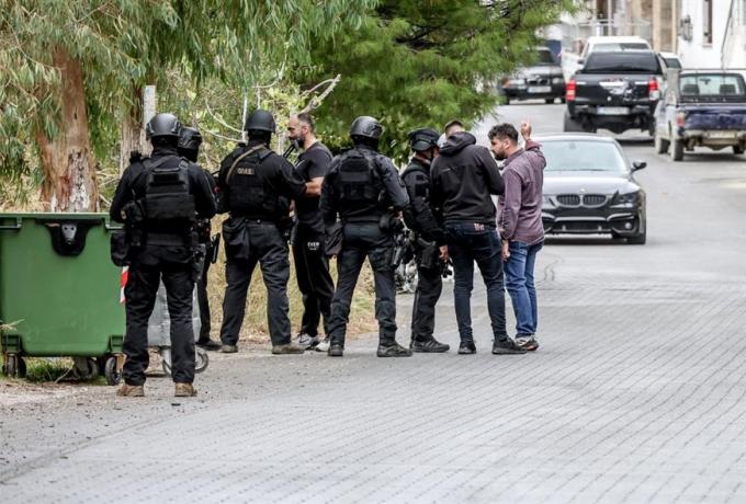 Βορίζια: Αυτά είναι τα 3 αδέλφια που καταζητούνται - Έφοδοι σε σπίτια, drones στον αέρα (vid) | SDNA