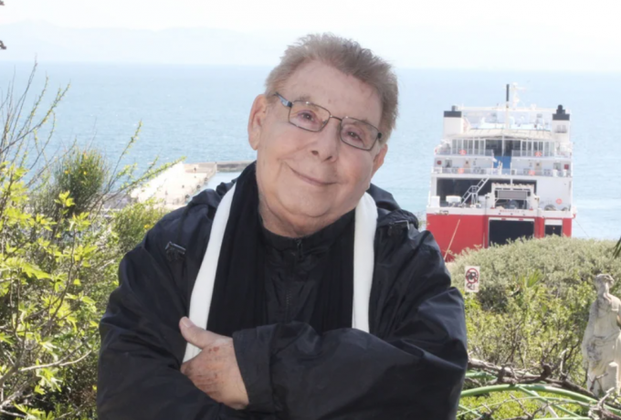 Πουλάει την πολυκατοικία του στη Ραφήνα ο σχεδιαστής Γιάννης Γαλάτης -Το ποσό που ζητά | SDNA