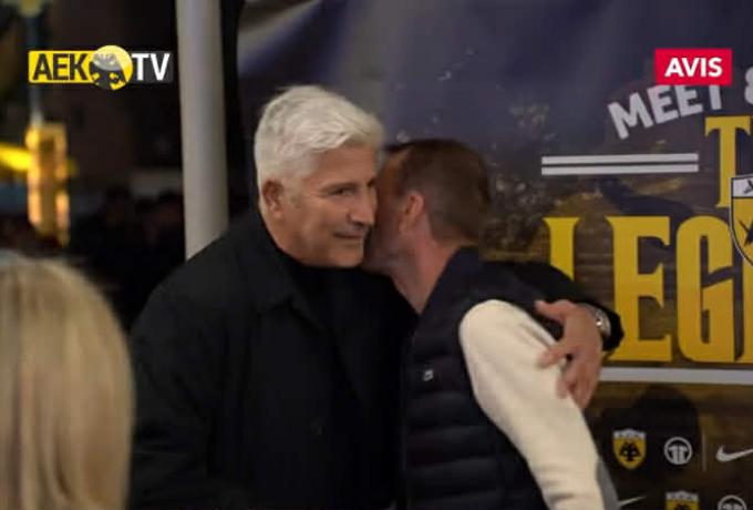 Η… Legend αγκαλιά Σαβέβσκι-Μανωλά, τα λόγια του κόσμου της ΑΕΚ και η ...