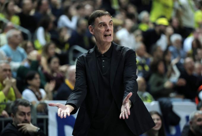 Μπαρτζώκας σε… τρελό mood: «Στόλισε» τον Πίτερς και… ξεχείλωσε τη ...