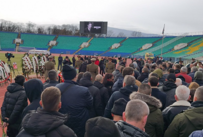 Το τελευταίο αντίο της Βουλγαρίας στον Πένεφ – Στεφάνι τιμής από τον ...