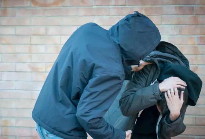 Περιστέρι: Άγρια συμπλοκή 10 ανηλίκων – Τραυματίστηκαν δύο 15χρονοι | SDNA