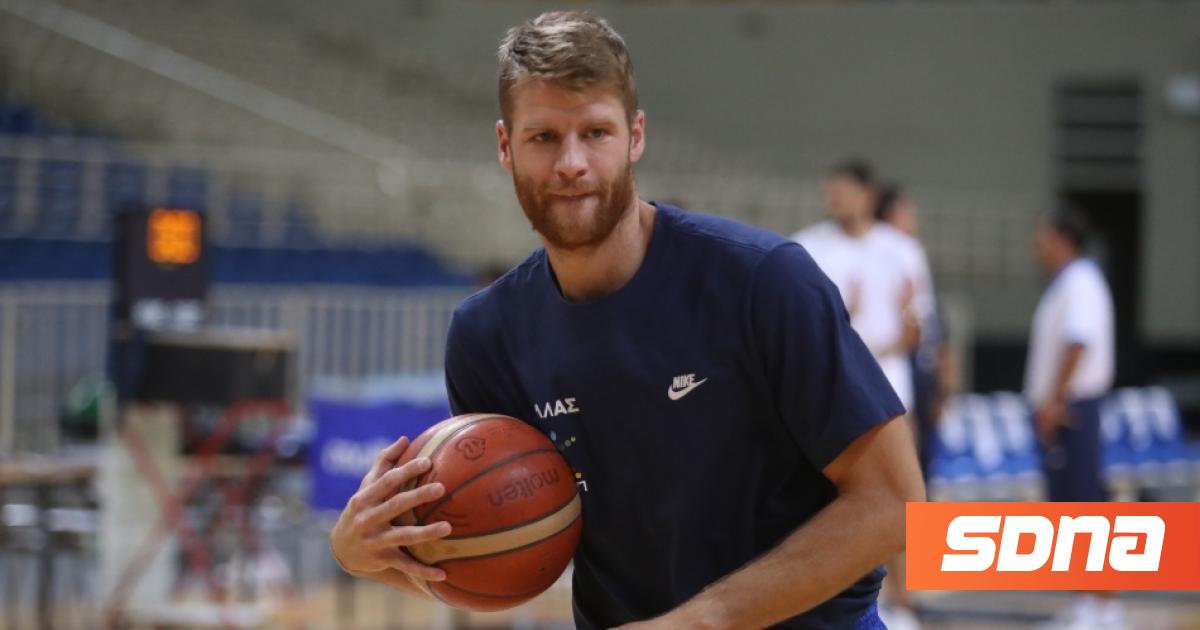 Ο Ουόκαπ απάντησε στους επικριτές για τους νατουραλιζέ: «Νιώθω ...