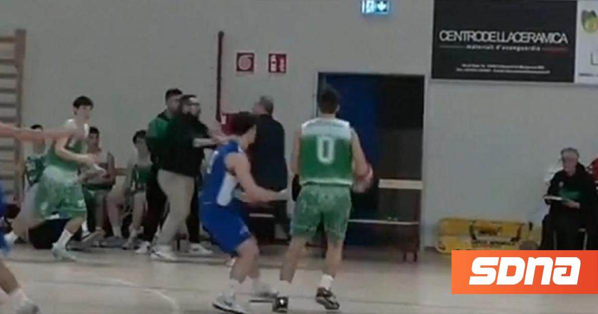 Aπίστευτο σκηνικό στην Ιταλία: Πλακώθηκαν προπονητής και βοηθός σε αγώνα U17 - Διακόπηκε το ...