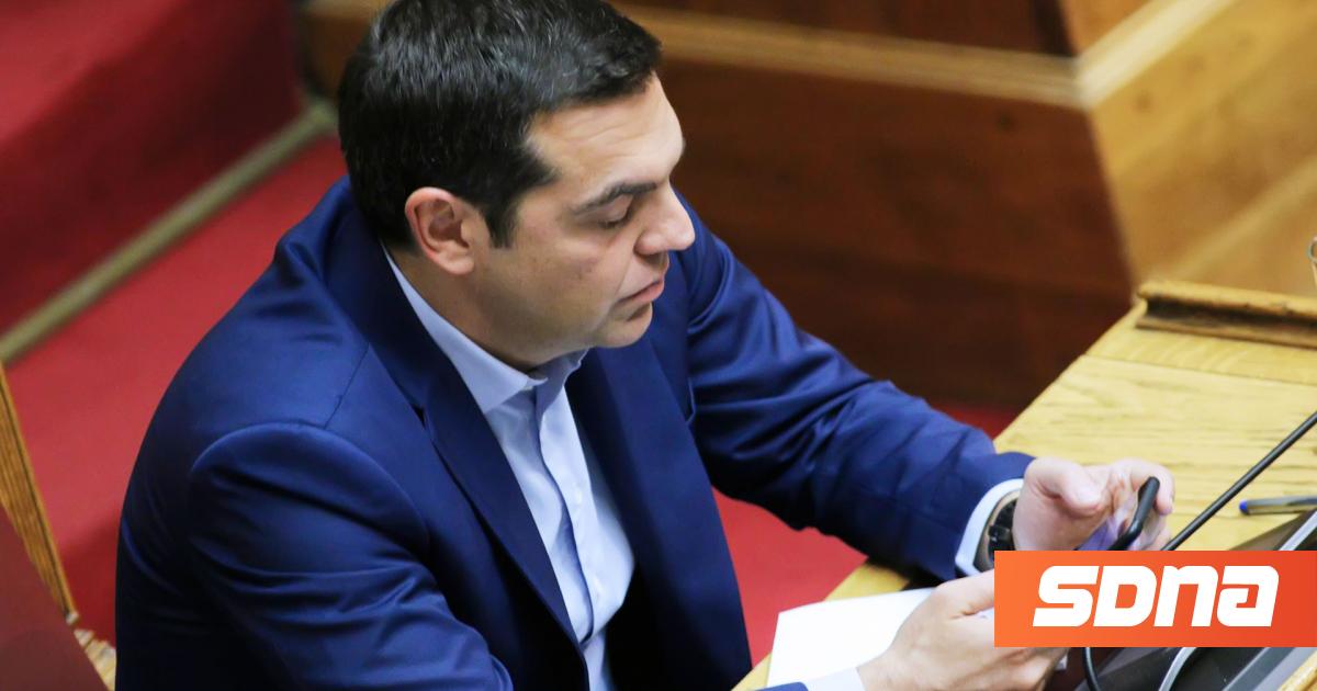 «Αλέξη κλείστο, φάγαμε γκολ» - Ποιο ματς έβλεπε ο Τσίπρας στο κινητό κι ...